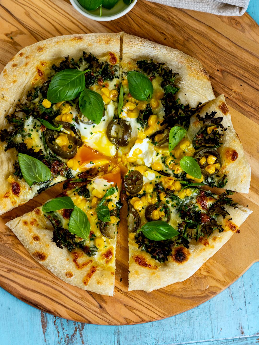 how to cook a pizza on a green egg